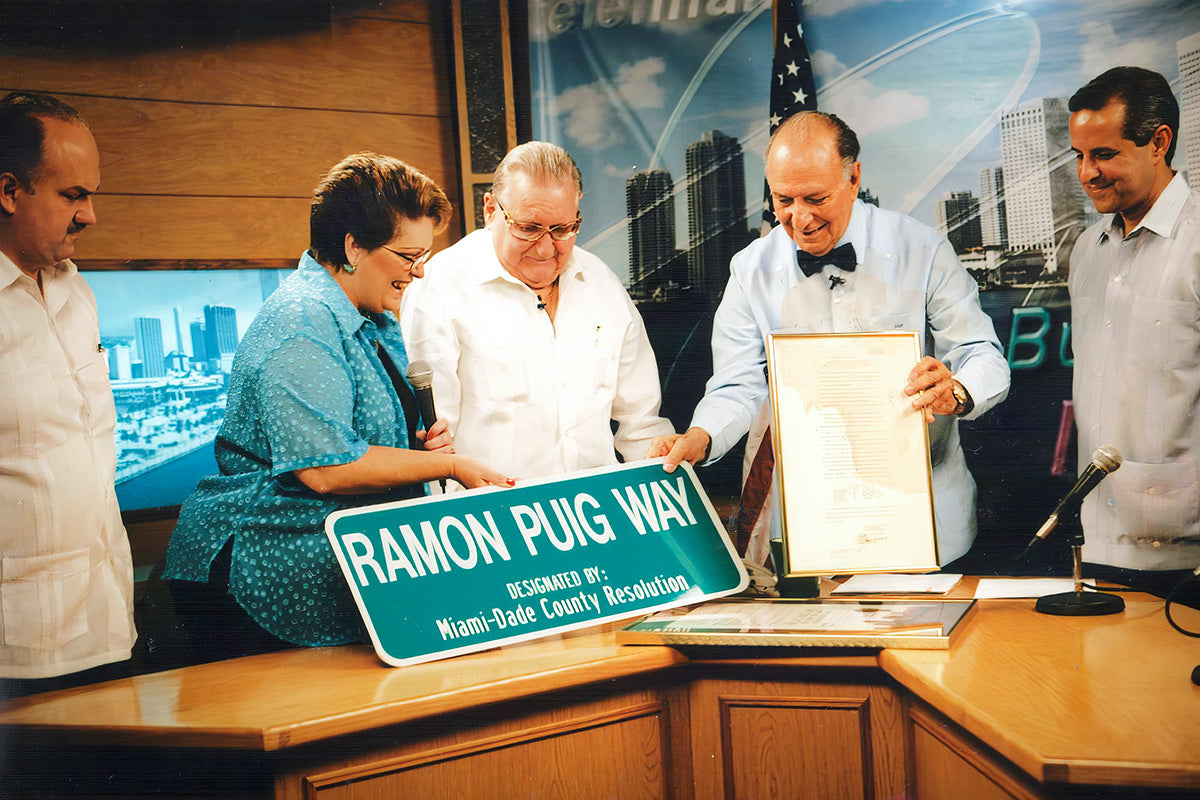 Guayabera for Women: Discover a Feminine Fashion Statement – Ramon Puig ...